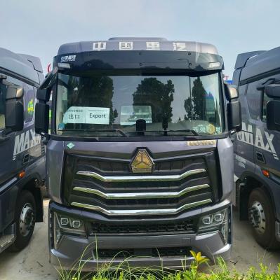 China High Capacity HOWO LNG Tractor Truck Head Package Size 781.00cm * 253.00cm * 398.00cm for sale