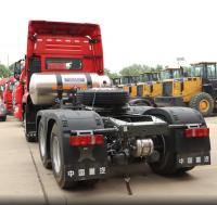 China Euro 5 Sinotruck HOWO 6X4 CNG Tractor Truck with Large Package Size for sale