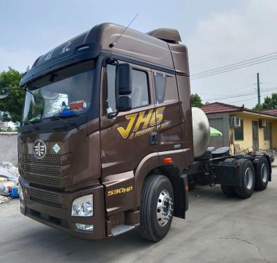 China 630HP Tubeless Power Steering Gas Tractor Trailer Truck 6*4 with Carbon Steel Cargo Box for sale