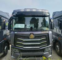 China Steering System Heavy Duty HOWO LNG Traction Truck 6*4/4*2/6*2 580-700HP Customization for sale