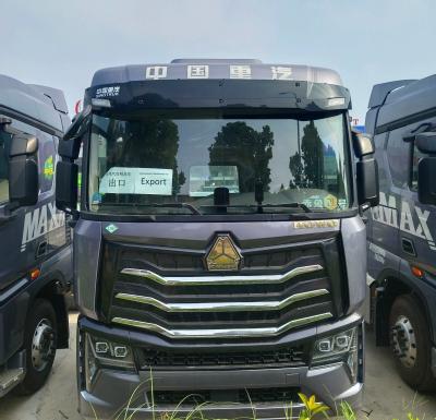 China Steering System Heavy Duty HOWO LNG Traction Truck 6*4/4*2/6*2 580-700HP Customization for sale