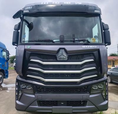 China 2024 HOWO Max LNG540HP Automatic Transmission Tractor Truck with Tubeless Tire Design for sale