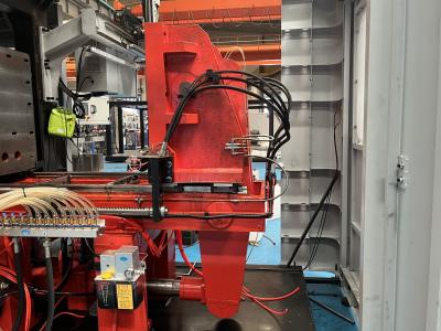 China 1L Triple Head Servo System PET Bottle Blow Molding Machine With MOOG Control System for sale