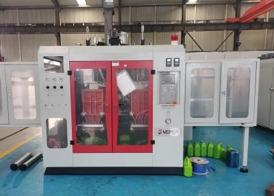 China Mould Labeling Plastic Bottle Blow Molding Machine for Triple Production and PVC Compatibility for sale