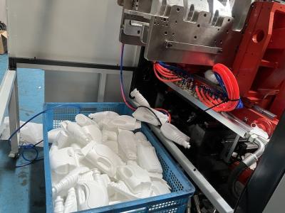 China Economical Automatic Blow Moulding Machine Incorporating Iml Feature Designed for PE PP Materials for sale
