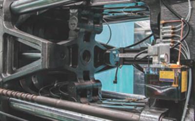 China Servo Type Plastic Injection Molding Machine MZ400MD With Better Molding Stability for sale