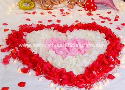 China Silk Polyester Fabrics Artificial Rose Petals For Decoration Non-Toxic for sale