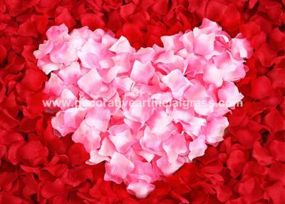 China OEM ODM Silk Fabric Synthetic Artificial Rose Petals For Decoration for sale