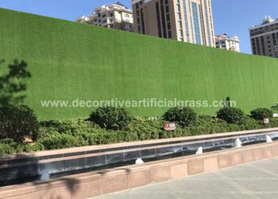 China PE PP Fake Grass Wall Outdoor Grass Fence Panels UV Protection for sale