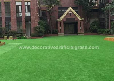 China UV Resistant Artificial Deluxe Synthetic Decorative Grass Lawn With Thick Backing for sale