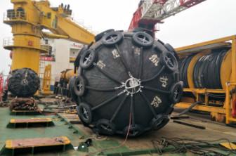 China Pneumatic Marine Fender Materials Excellent Cushioning Performance For Ship Marine Structure Protection for sale