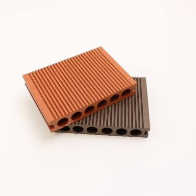 China 140mm WPC Outdoor Decking - Waterproof Composite Flooring in 140x25mm Size with 10+ Year Lifespan for sale