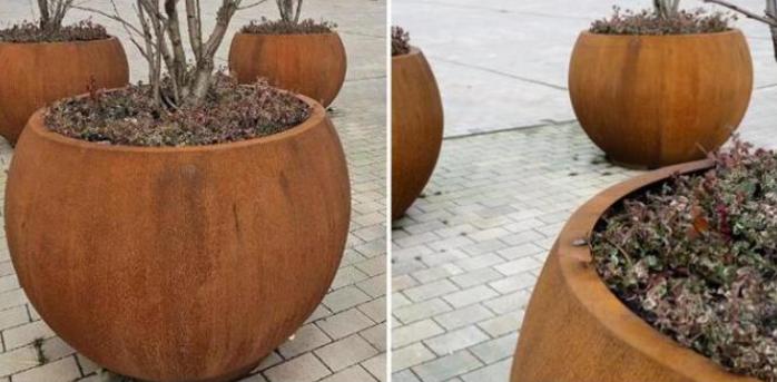 Outdoor Geometric Spheres Corten Steel Globe Tree Planter Pots For Streetscape