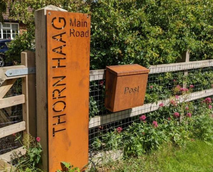 Freestanding Country Boulevard Decorative Sign Weathering Steel Signage