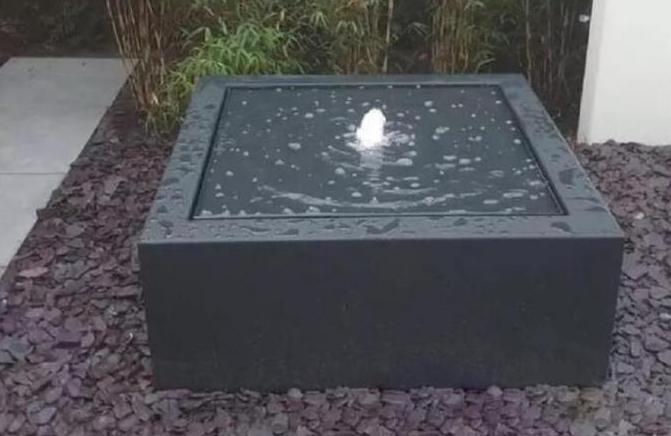 Black Surface Pool Fountain Outdoor Carbon Steel Water Feature For Garden