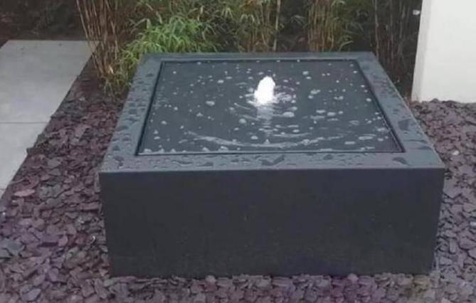 Black Surface Pool Fountain Outdoor Carbon Steel Water Feature For Garden