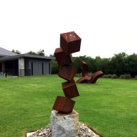 China Outdoor Corten Steel Sculpture Large Rusty Metal Statues For Gardens for sale