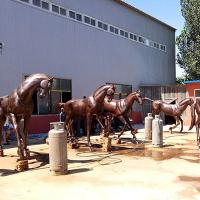 China Hand Carving Horse Lifelike Outdoor Bronze Sculpture Garden Decoration for sale