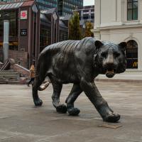 China 5m Height Decorative Bronze Leopard Sculpture Contemporary SGS Standard for sale