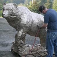 China Gnee Garden Outdoor Bronze Polar Bear Sculpture Life Size Customized for sale