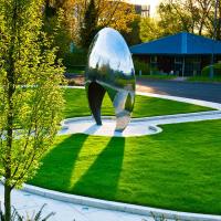 China Moongate Stainless Steel Sculpture Mirrored Garden Sculpture CE Standard for sale