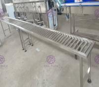 China Gravity Roller Conveyor for Gallon Bottle Production Line - 32mm Diameter, 100kg/m Capacity, SUS304 Stainless Steel for sale