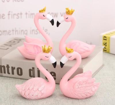 China Creative Pink flamingo Resin Crafts Figurines desk décor for sale