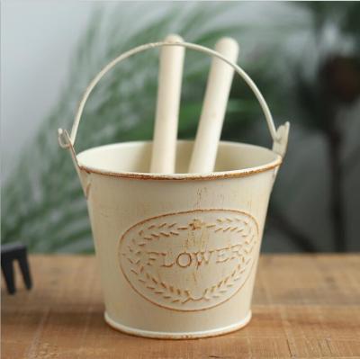 China Mini iron kids hanging metal flower bucket garden decoration water bucket for sale
