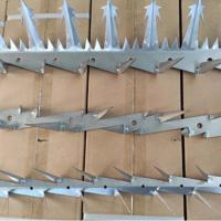 China Iron Wire Wall Razor Spikes For Garden Fence 3*0.2*0.15m for sale