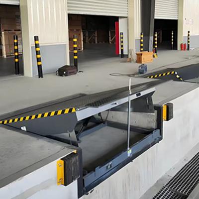 China 8Ton-12Ton Hydraulic Loading Dock Leveler 380V For Retail Distribution Centers for sale