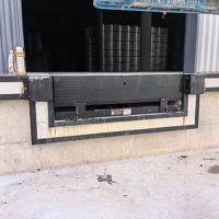 China Safety Heavy Duty Loading Dock Leveler Anti Slip For Manufacturing Plant Loading Areas for sale