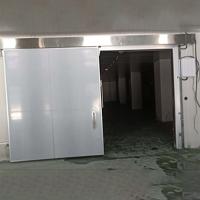China Manual Sliding Cold Storage Door , Durable Cold Room Sliding Door For Fruit / Vegetable Storage for sale