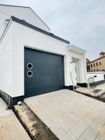 China Insulated Sectional Garage Door with Full Perimeter Sealing, 40 mm Polyurethane Insulated Panels, and 1.5 mm Embedded Steel Reinforcement for sale