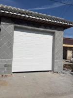 China Reinforced Insulated Sectional Garage Door with 1.5 mm Embedded Steel Plate and ± 0.5 mm Panel Straightness for Heavy Daily Use for sale
