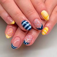 China Short Oval 24 Pcs French Tip Press On Nails Easy To Apply for sale