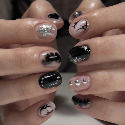 China Short Round Star Pattern Press On Nails With Pearl Rhinestone for sale