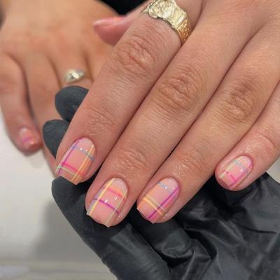China Checkered Pattern Artificial Nails Long Almond Glossy Instant Manicure for sale