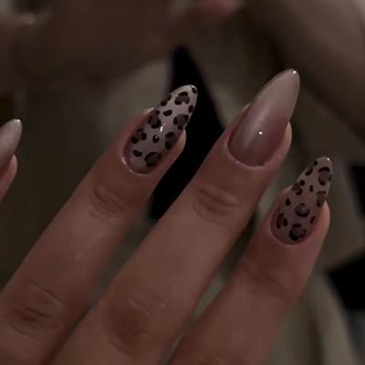 China Leopard Cat Eyes Press On Nails Hypoallergenic Almond Shape Long Nails for sale