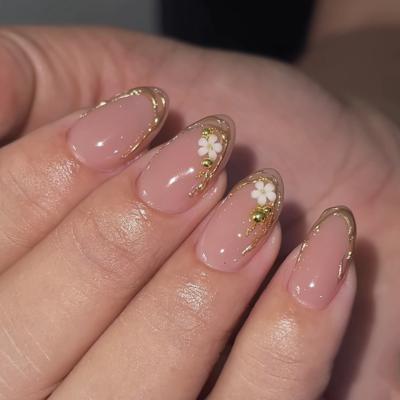 China Medium Almond Flower Design 3D False Nails Gilded Instant Manicure for sale