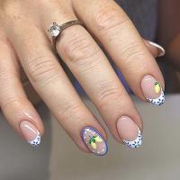 China Blue Floral Pattern Press On Nails Short Round Fake Nails With Yellow Flower for sale