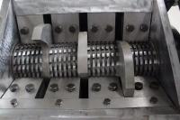 China no Dust teeth blade cutter Low Speed Crusher/Grinder/ granulator for plastic waste reuse good price to overseas for sale