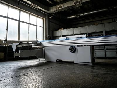 China 3200mm Panel Cutting Saw with 5.5kW Main Motor and Electric Saw Lifting for Precision Woodworking for sale