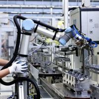 China Palletizing Robot With Robot Arm 6 Axis Of UR10e Payload 10kg Reach 1300mm For Packing Line for sale