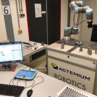 China Palletizing Robot With Robot Arm 6 Axis Of UR10e Payload 10kg Reach 1300mm For Packing Line for sale