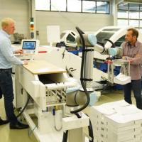 China Palletizing Robot With Robot Arm 6 Axis Of UR10e Payload 10kg Reach 1300mm For Packing Line for sale