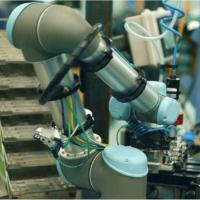 China Gluing Robot Of UR5e Cobot With 6 Axis Robotic Arm For The Auto Gluing As Collaborative Robot for sale