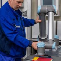China 1300MM High Reach Collaborative Robot Arm For Material Handling Equipment for sale