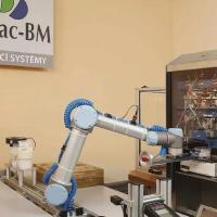 China Mini Robot UR 3e Of Collaborative Robot With 3KG Payload As Cobot For Material Handling Equipment Parts for sale