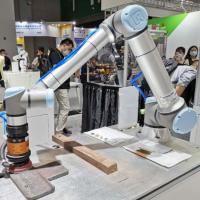 China Universal Robot Pick and Place UR3 AGV Robot with Onrobot Gripper for 6 Axis Collaborative robot for sale