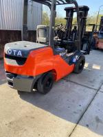 China 3 Ton TOYOTA FD30 Diesel Forklift Truck with Hydraulic Lifting in Excellent Condition for sale